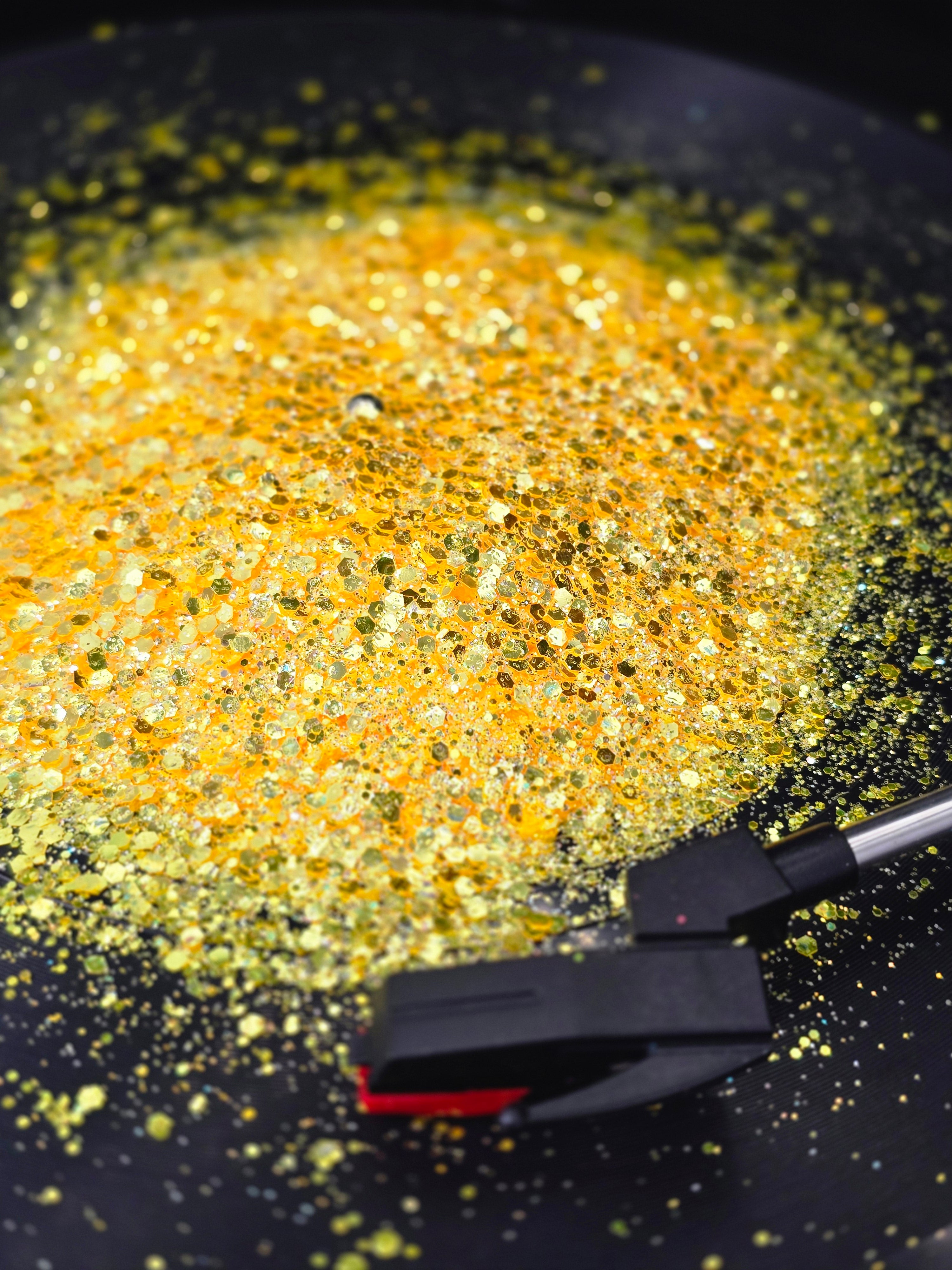 ZigaZig -ah – Running With Scissors Glitter